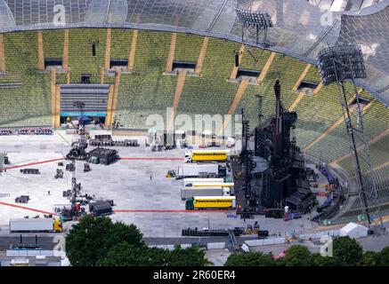 Munich, Germany. 06th June, 2023. Stage technicians build the stage for ...