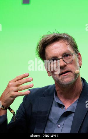 Berlin, Germany. 06th June, 2023. Anna Ermakova (l) and her mother ...