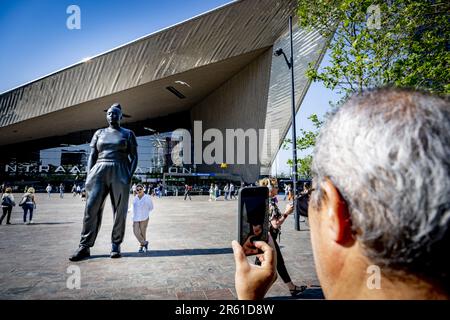 ROTTERDAM - 06/06/2023, Audience at the new Moments Contained statue in ...