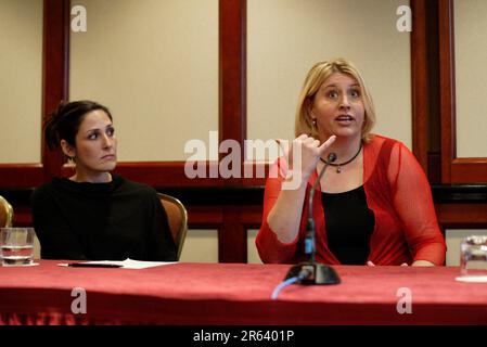 Ricki Lake Left And Justine Caines Of The What Women Want
