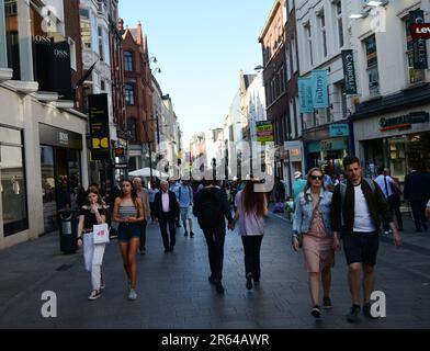 Walking along Grafton Street in Dublin, Ireland Stock Photo - Alamy