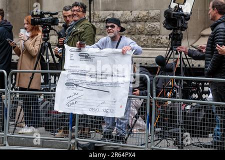 East 17 lead singer Brian Harvey, accompanied by his wife Natasha ...