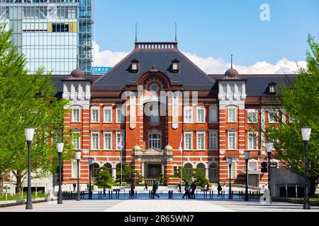 Tokyo Station's red brick station building Stock Photo - Alamy