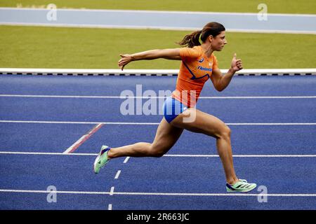 ARNHEM - Demi van de Wildenberg and Nketia Seedo during a training of ...