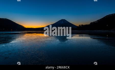 Lake Shojin and Mt. Fuji before dawn Stock Photo - Alamy