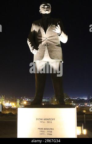 Dom Mintoff Statue, Valletta, Malta Stock Photo - Alamy