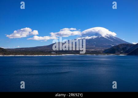 Mt Fuji from Lake Motosuko Stock Photo - Alamy