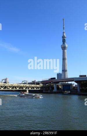 Tobu Isezaki Line and Tokyo Sky Tree Stock Photo - Alamy