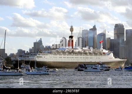 The QE2, the oldest ship in the Cunard fleet, makes her last visit to ...