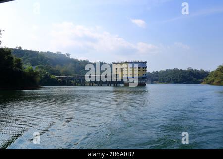 View to the reservoir in front of the peruvannamuzhi (peruvannamoozhi ...