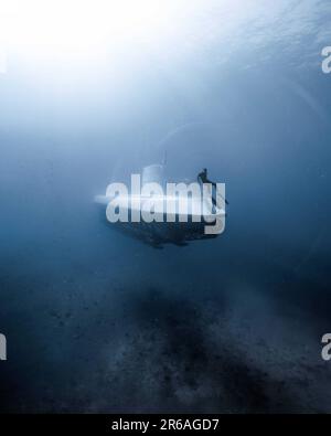 The model stands on a sunken ship. Honolulu, Hawaii: STUNNING photos ...