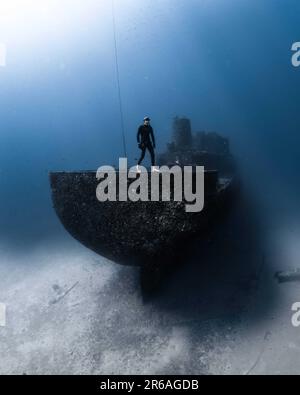 The model stands on a sunken ship. Honolulu, Hawaii: STUNNING photos ...