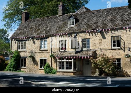 The Red Lion pub, Long Compton, Warwickshire, England, UK Stock Photo ...