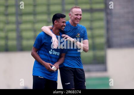 Pace bowling coach Allan Donald (R) along fast bowler Mustafizur Rahman ...