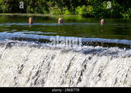 08.06.23. SOMERSET WEATHER. Carly White, Helen Bertin and Lucy Moses ...