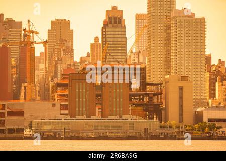 New York City Orange fog haze in the air from Canadian fires Stock ...