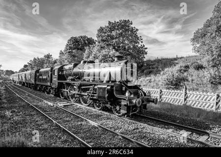 44932 LMS Stanier class 5 BR lined black livery preserved steam train ...
