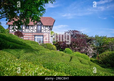 Etretat gardens (so named garden) in this village of Etretat garden ...