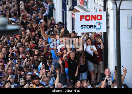 Fans gather to watch West Ham United's open top bus parade through ...