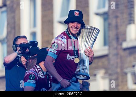 Declan Rice with trophy at West Ham Utd football team's open top bus ...