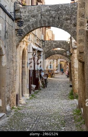 Griechische Insel. Griechenland, Rhodos. Old Holborn Blonde - Tabak bzw ...