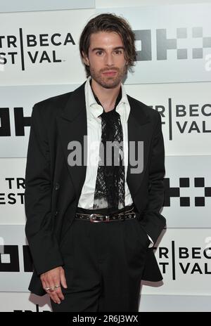 Joey Phillips attends the premiere of "Outlander" season 7 during the ...