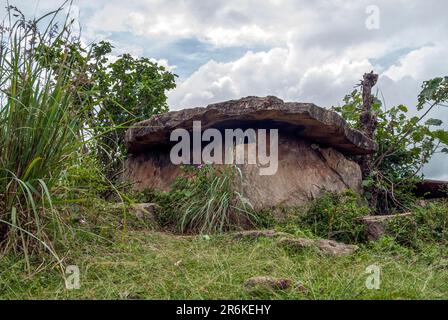 Megalithic Dolmens Muniyaras burial chambers at Alampetty near Maraiyur ...
