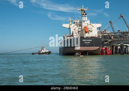 Bulk Carrier Sophiana Majuro and Tugboat Cooperation at Morocco's ...