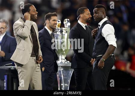 ISTANBUL - (l-r) Joleon Lescott, Cesc Fabregas, rio Ferdinand, Mario ...