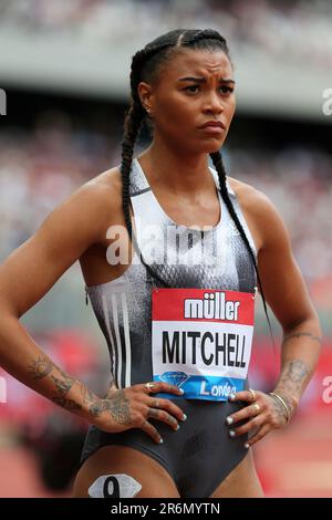 Morgan Mitchell running the 800m at the 2019 World Athletics ...