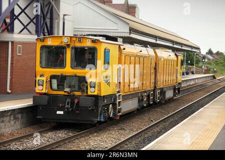 Harsco RGH20C rail grinder train DR79261 & DR79271 passes through ...