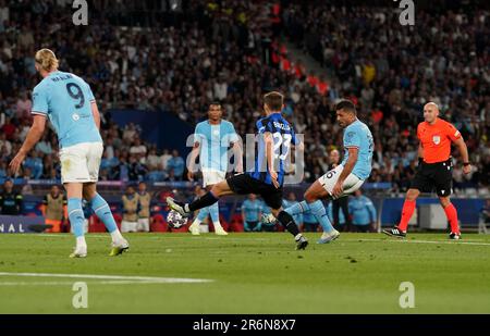 Manchester City's Rodri scoring the opening goal during the UEFA ...