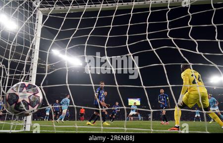 Manchester City's Rodri scoring the opening goal during the UEFA ...