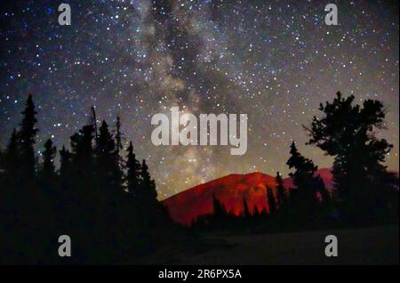 The Milky way galaxy captured in this stunning night shot above the ...