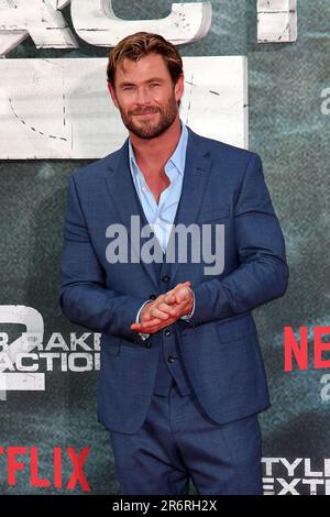 Chris Hemsworth attends Special Screening von TYLER RAKE: EXTRACTION 2 ...