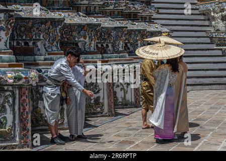 Tourists dressed in traditional Thai clothing seen visiting Wat Arun in ...
