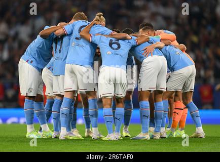 Inter Milan and Manchester City players line up with match officials ...