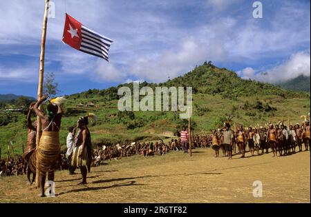 Independence demonstration by Yali tribe, August 2000, West Papua, West ...
