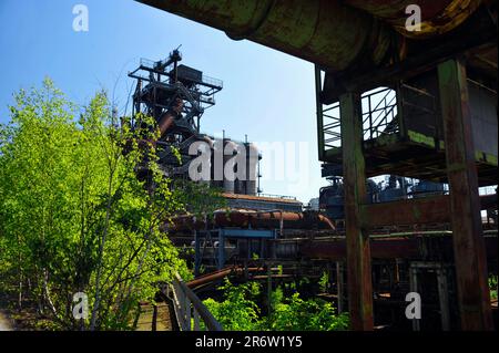 Disused industrial site, Route Industriekultur, Duisburg-Nord Landscape ...