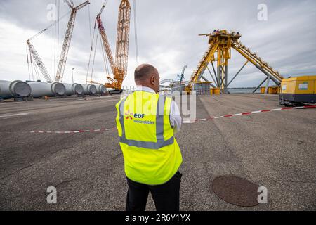 An EDF Renewable employee on the site of the first float of the ...