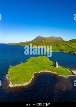 A view of Ardvreck Castle on Loch Assynt, Scotland Stock Photo - Alamy