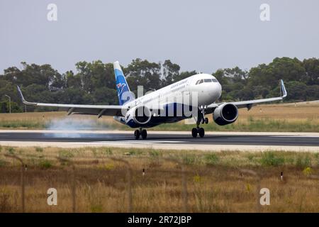 Atlantic Airways Airbus A320-251N (Reg.: OY-RCK) landing runway 31 ...