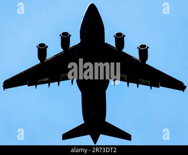 The massive cargo plane flying overhead Stock Photo - Alamy
