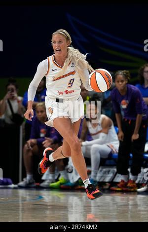 Phoenix Mercury guard Sophie Cunningham (9) warms up before an WNBA ...