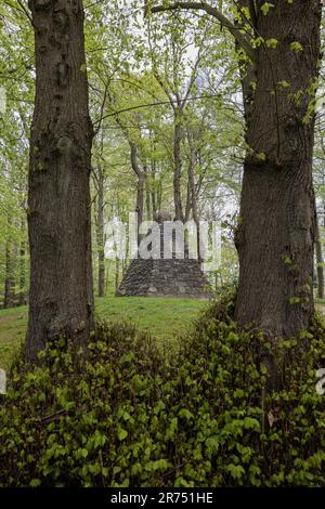 Stone pyramid, monument Upstalsboom 'Frisian Freedom', district Rahe ...