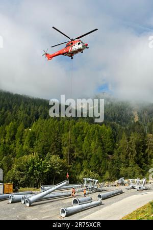 Heavy lift helicopter AS 332 Super Puma C1 HB-XVY of Heliswiss ...