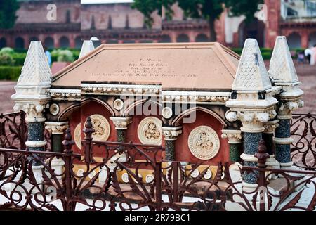 John Russell Colvin tomb in Agra Red Fort in Hall of Public Audience ...