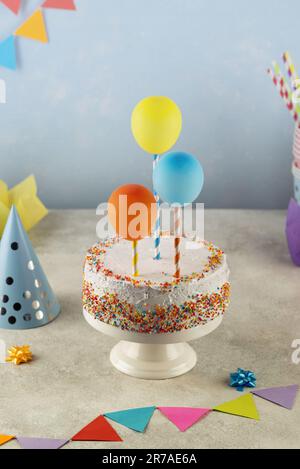 Freshly baked cake ready to be cut Stock Photo - Alamy