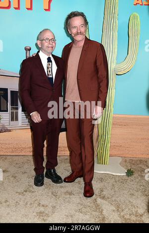 (L-R) Bob Balaban and Bryan Cranston Stock Photo - Alamy