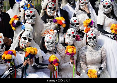 Skeleton Catrina brides pose together during the Grand Parade ...